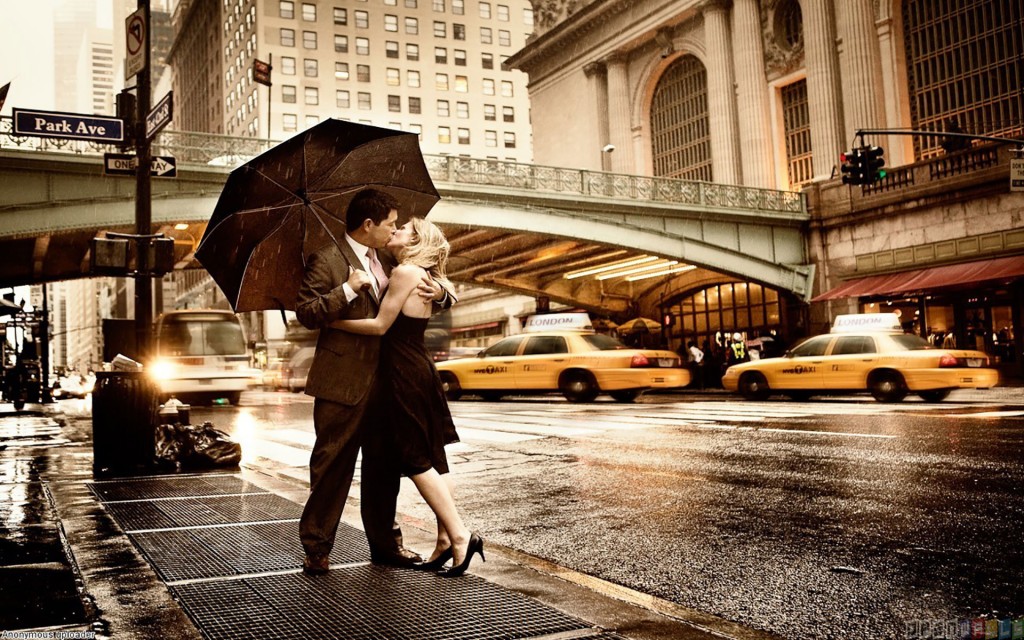 20+ Love Couple's Romance in the Rain Wallpapers