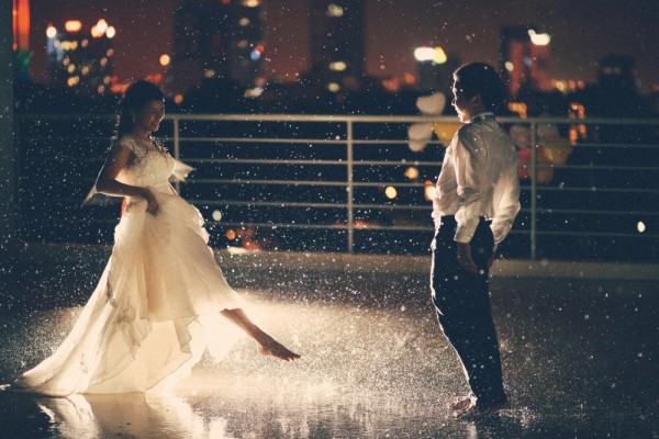 20+ Love Couple's Romance in the Rain Wallpapers