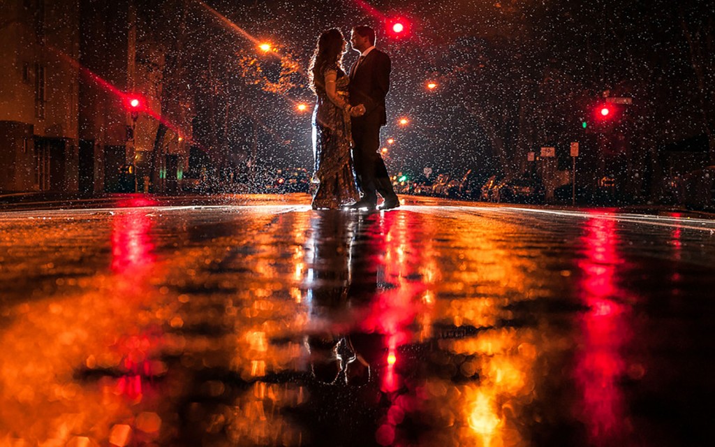 20+ Love Couple's Romance in the Rain Wallpapers
